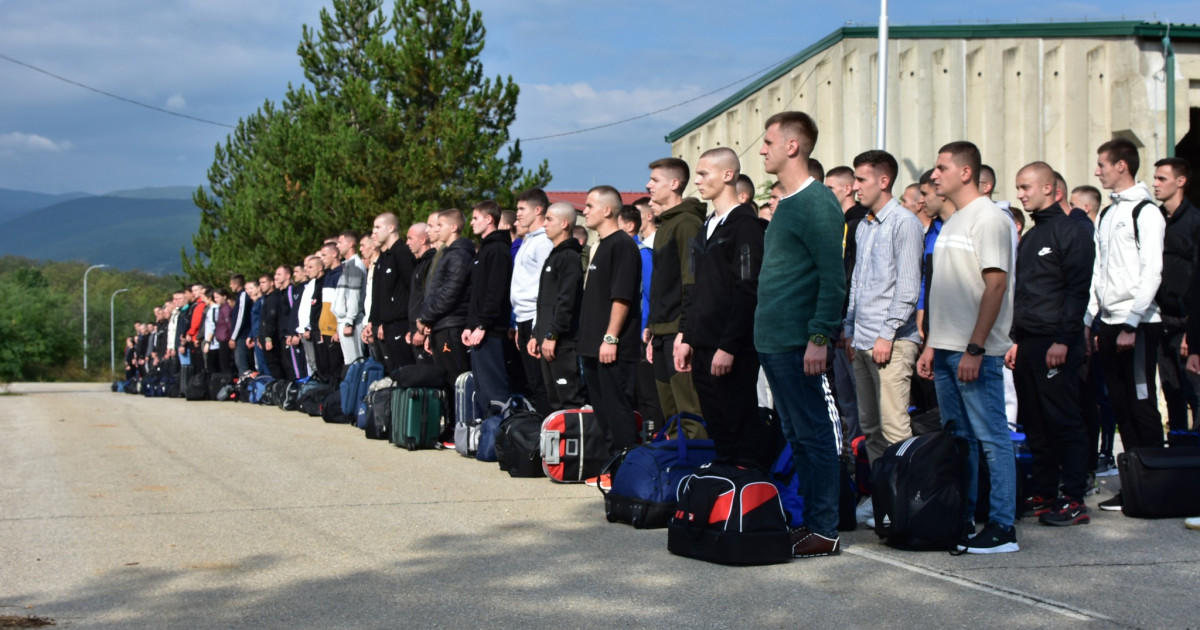 KBS: Više od 300 regruta započelo obuku u kasarni u Uroševcu - Kosovo Online